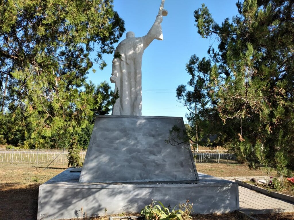 Anıt, heykel Братская могила, Rostovskaya oblastı, foto
