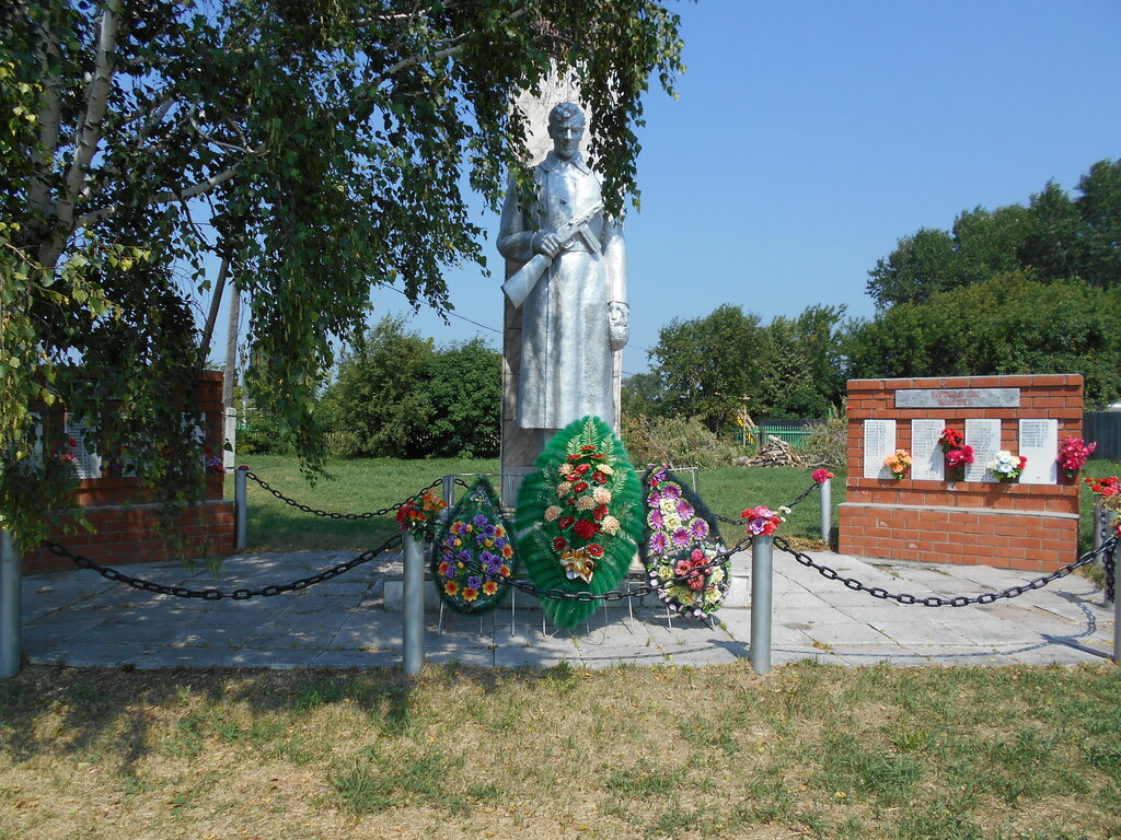 Anıt, heykel Солдат, Tümen (Tiumenskaya) oblastı, foto