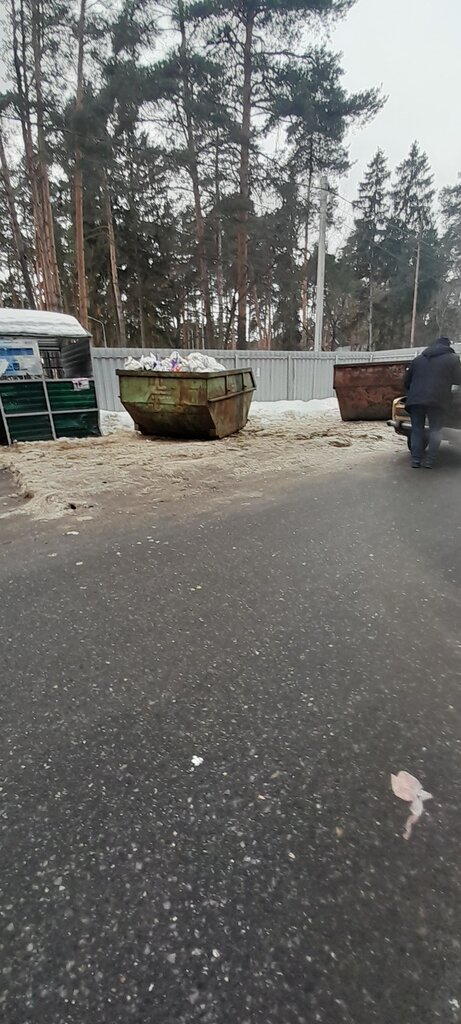 Ayrı çöp toplama noktası Waste sorting, Moskova ve Moskovskaya oblastı, foto