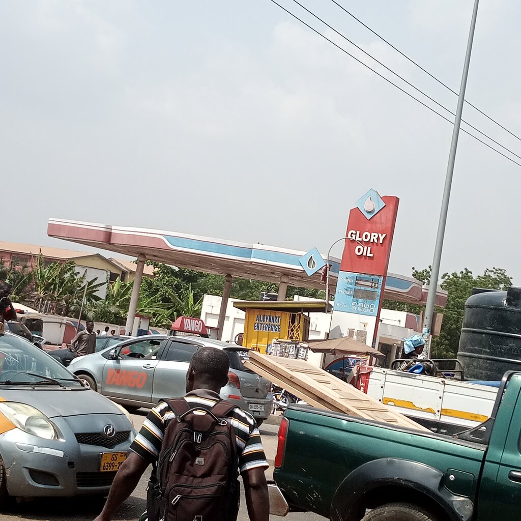 Benzin istasyonu Glory Oil, Dünya, foto