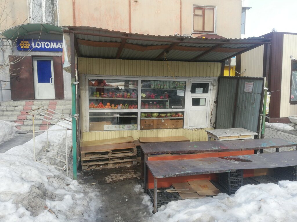 Manavlar Kiosk selling fruits and vegetables, Öskemen (Ust‑Kamenogorsk), foto
