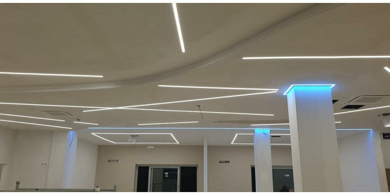 Elektrik ve elektrikli ürün mağazası Easy Light, Puglia, foto