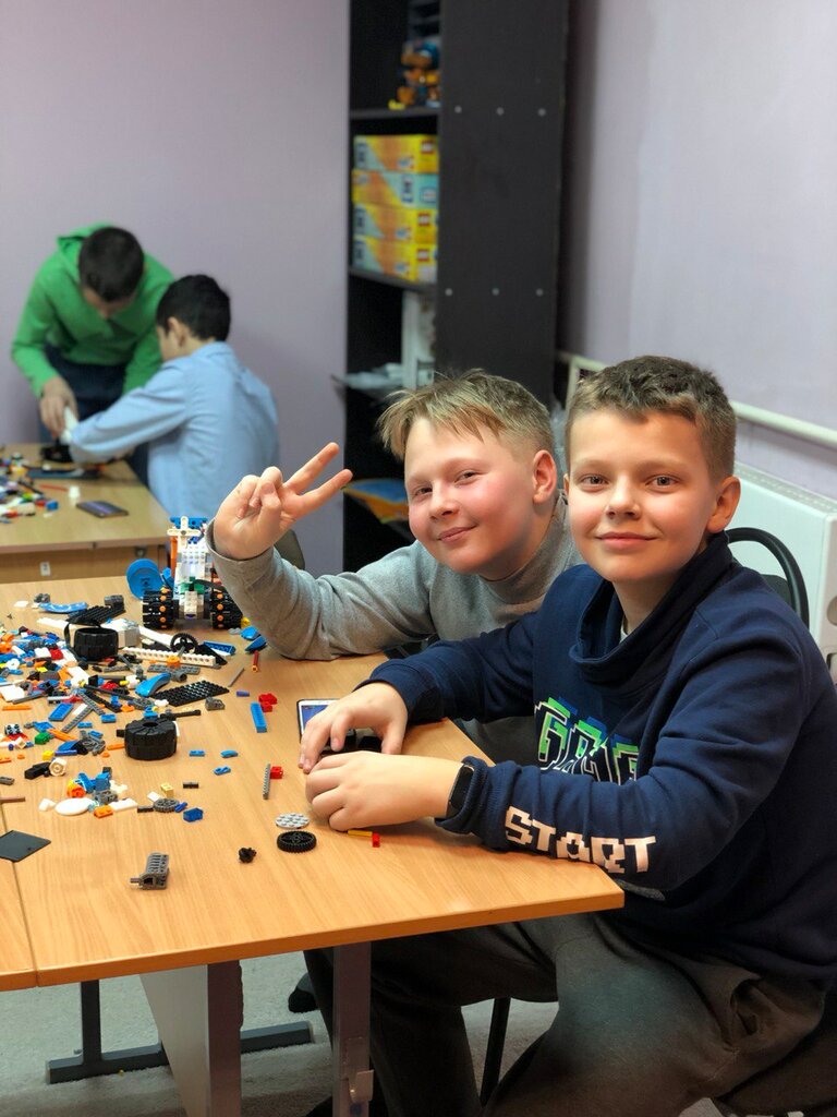 Çocuk ve gençlik merkezleri R2d2 Roboshool, Saint‑Petersburg, foto