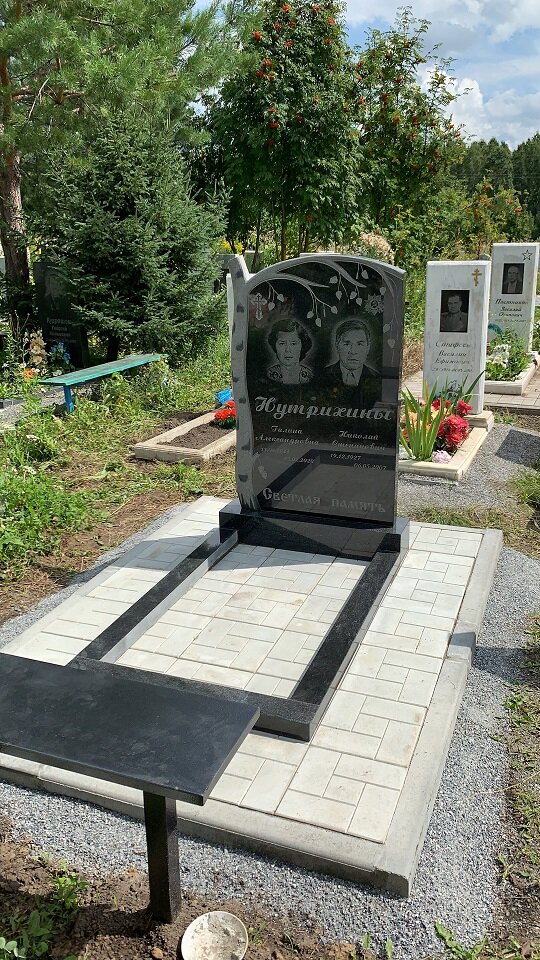 Heykel ve mezarlık taşı üreticileri Styx, Novosibirsk, foto