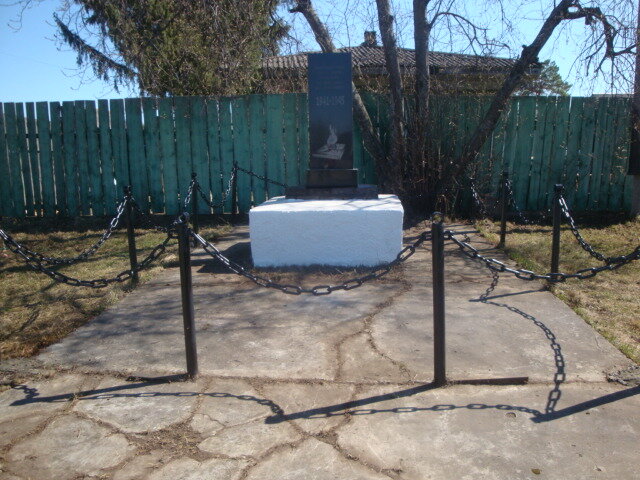 Anıt, heykel Обелиск воинам-землякам, павшим в Великой Отечественной войне, Tümen (Tiumenskaya) oblastı, foto