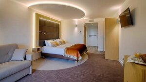 Hôtel Restaurant & SPA Le Val Moret (Île-de-France, A13, sortie 3), otel