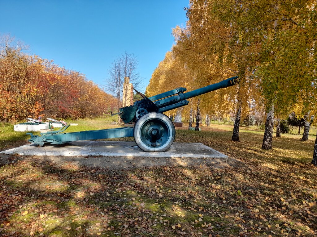 Anıt, heykel Мемориальный комплекс в с. Журавлево, Kurganskaya oblastı, foto