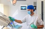 De Rosa Dr. Roberto (Campania, Salerno, Via Guarna Romualdo II, 20), özel ağız ve diş sağlığı klinikleri ve muayenehaneleri  Salerno'dan