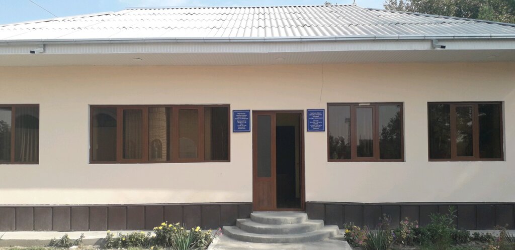 Belediyeler, devlet daireleri Ahmad al-Fergani Park Administration, Fergana, foto