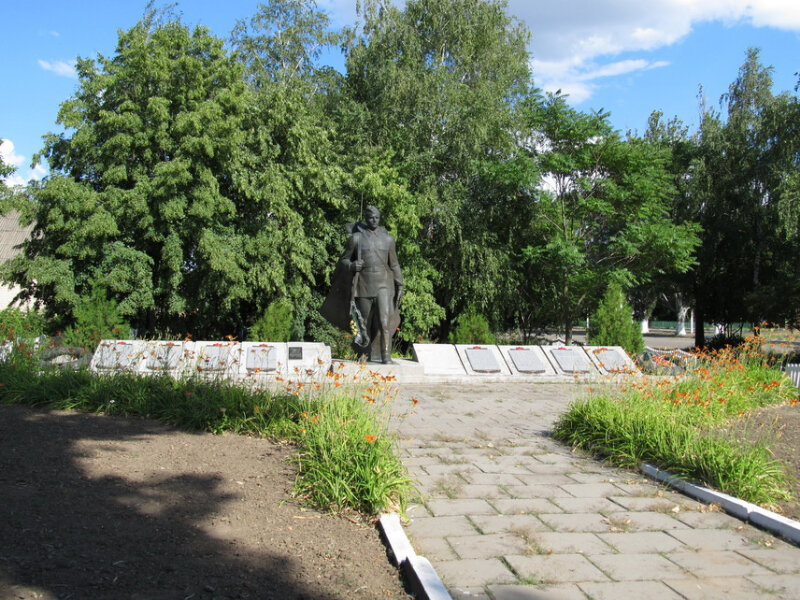 Anıt, heykel Братская могила воинов, Zaporoje Bölgesi, foto