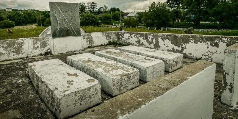 Anıt, heykel Надмогильные плиты руководителей воложинской йешивы, Volozhin, foto