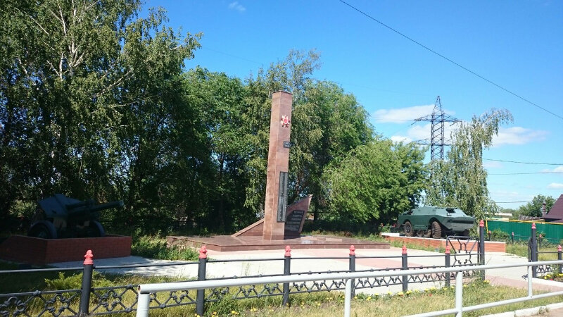 Anıt, heykel Жителям посёлка Русские Липяги, погибшим в годы Великой Отечественной войны, Novokuybyşevsk, foto