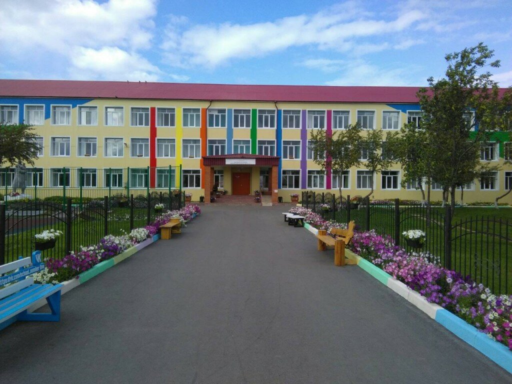 Ortaokul Maou Omutinskaya srednyaya obshcheobrazovatelnaya shkola № 1, Tümen (Tiumenskaya) oblastı, foto