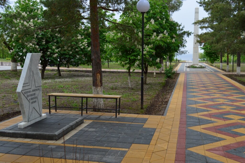 Anıt, heykel Памятный знак воинам-землякам, погибшим в мирное время, Nikolayevsk, foto