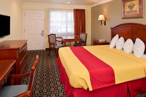 Americas Best Value Inn & Suites San Bernardino (California, San Bernardino County, San Bernardino, North State Street), otel  San Bernardino'dan
