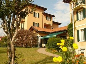 Santanna (Piedmont, Provincia del Verbano-Cusio-Ossola, Verbania), otel  Verbania'dan