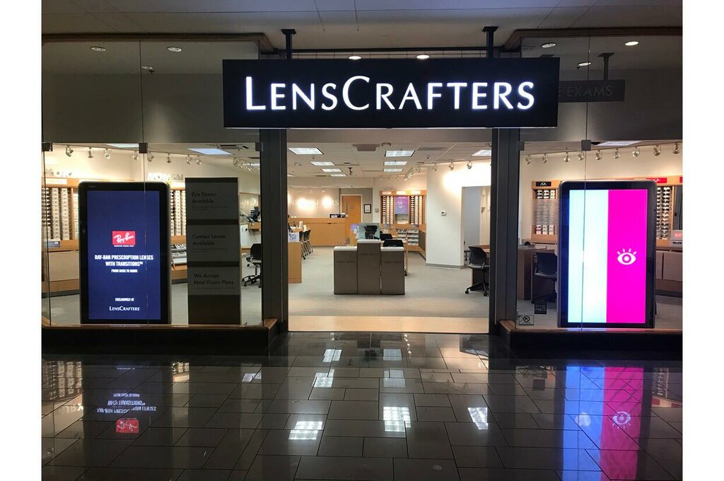 Giyim mağazası LensCrafters, Connecticut Eyaleti, foto
