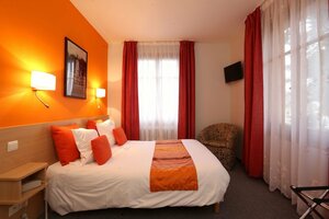 Logis La Terrasse Fleurie (Auvergne-Rhône-Alpes, Ain, Arrondissement de Gex, Divonne-les-Bains, Rue de la Fontaine de Plan), otel  Divonne‑les‑Bains'dan