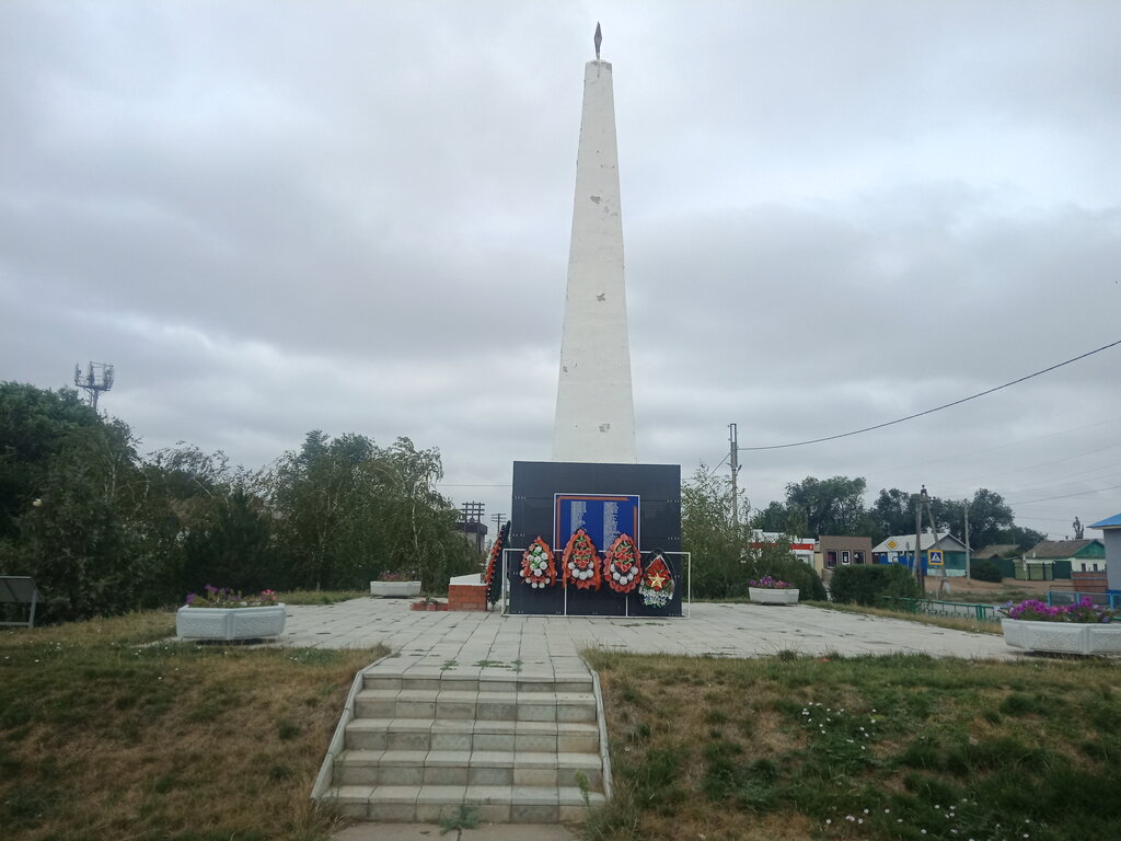 Anıt, heykel Братская могила воинов Советской Армии, погибших в 1942 г., Astrahanskaya oblastı, foto