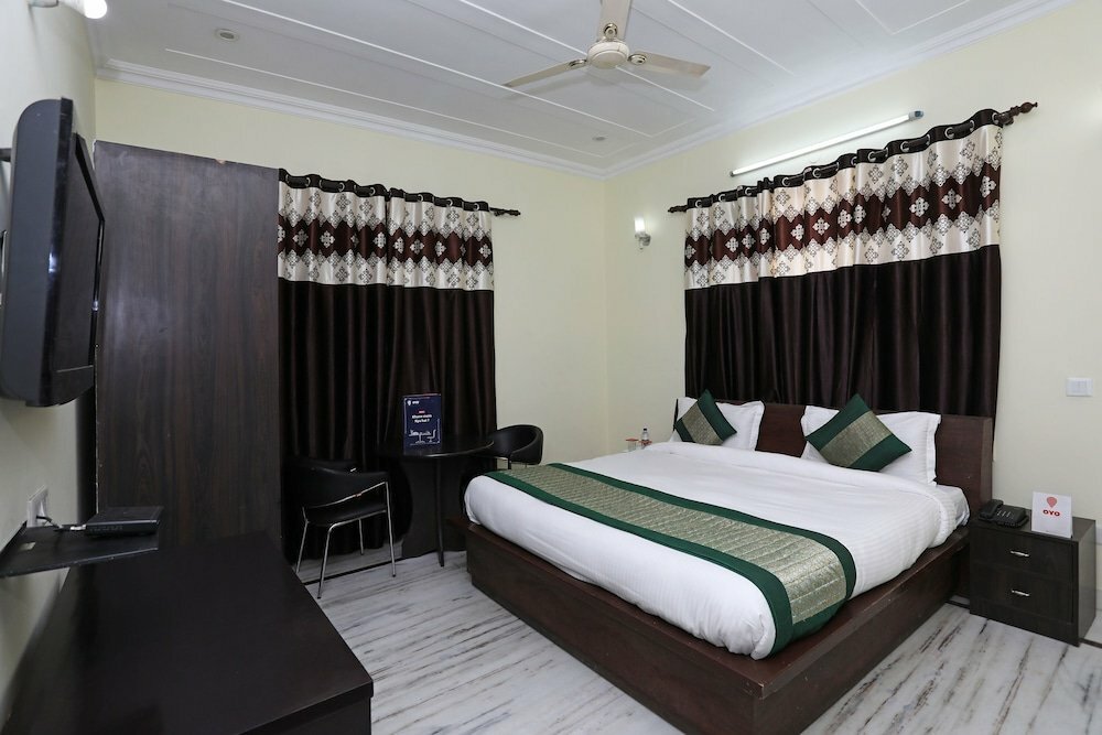 Otel Oyo 11606 Hotel K R Group, , foto