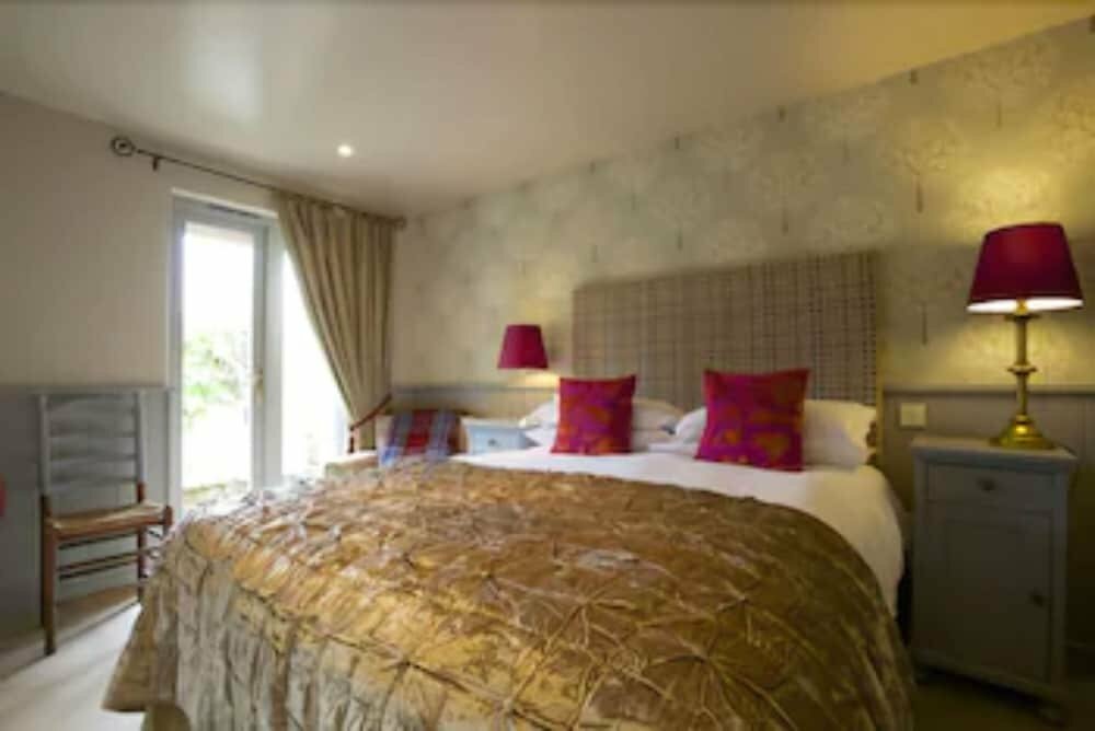 The Pear Tree Inn, hotel, England, Wiltshire County, Whitley — Yandex Maps