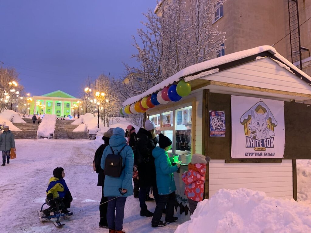 Fast food Coffee House White Fox, Kirovsk, foto