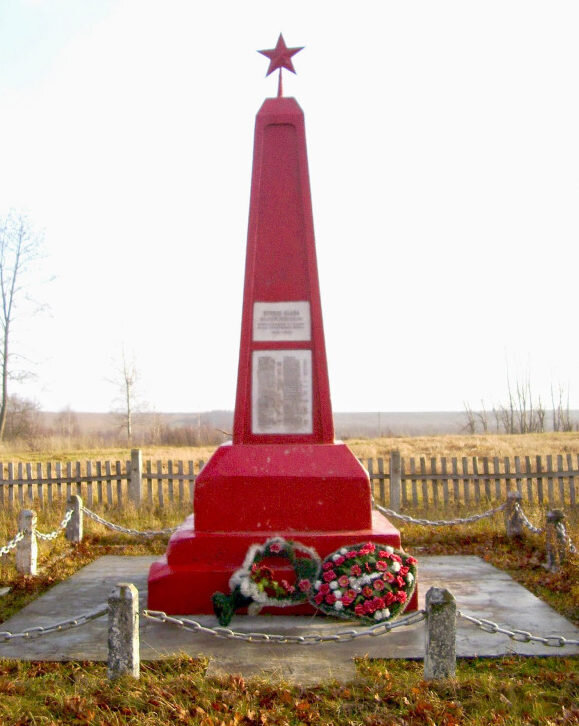Anıt, heykel Погибшим землякам, Grodnenskaya oblastı, foto