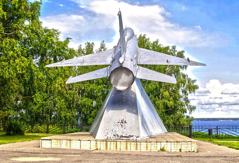 Teknoloji anıtı Истребитель МиГ-21ПФМ, Çkalovsk, foto