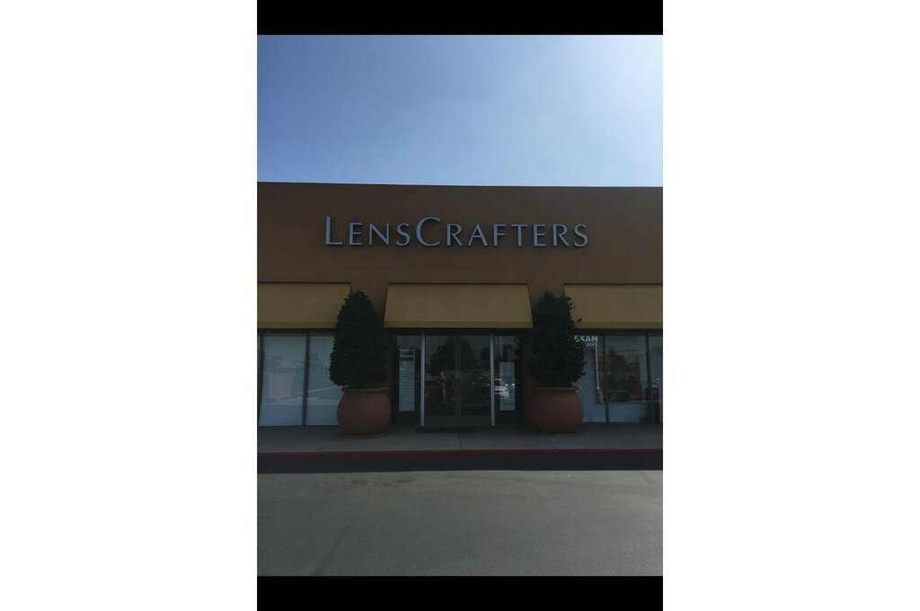 Giyim mağazası LensCrafters, Irvine, foto