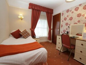 Lion Hotel and Studio Apartments (England, Somerset County, Cricket Malherbie), otel
