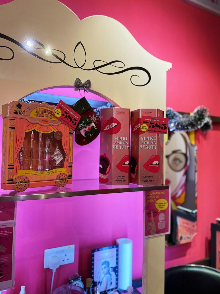 Güzellik salonu Benefit Cosmetics Brows a Go-Go, Hong Kong, foto