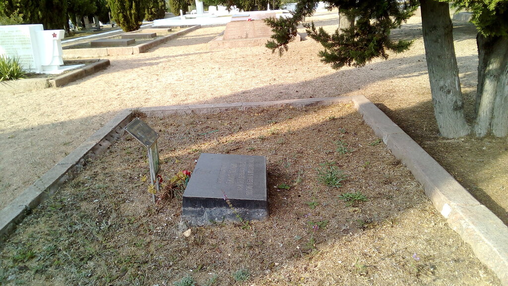 Ünlü kişilerin mezarları Партизан Вилор Чекмак, Sevastopol, foto