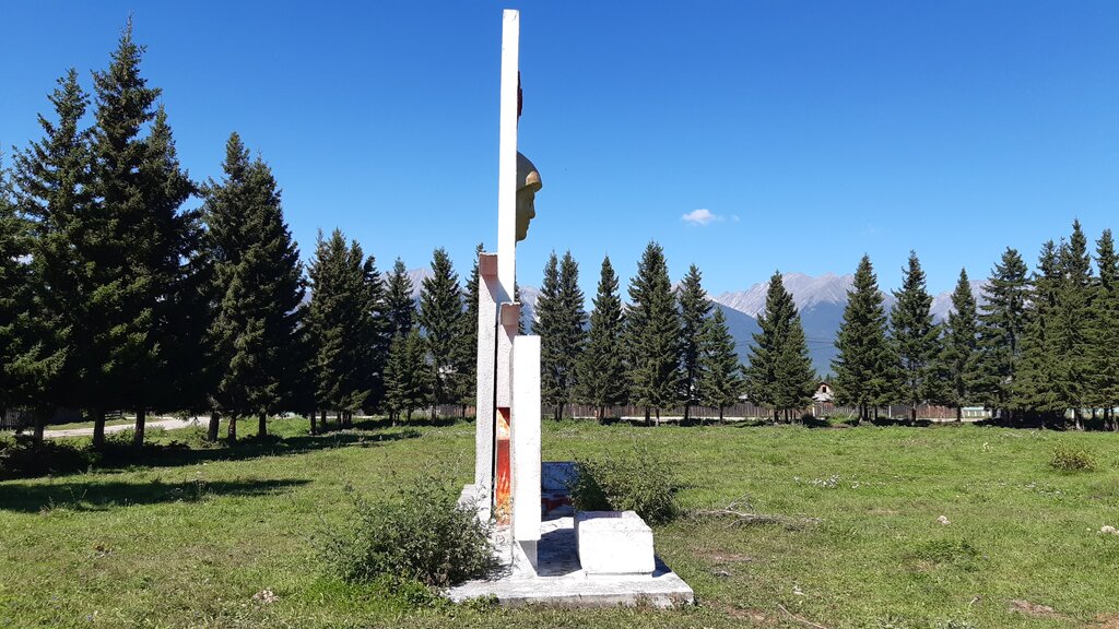 Anıt, heykel Памятник-стела воинам-землякам, погибшим на фронтах Великой Отечественной войны, Buriatya, foto