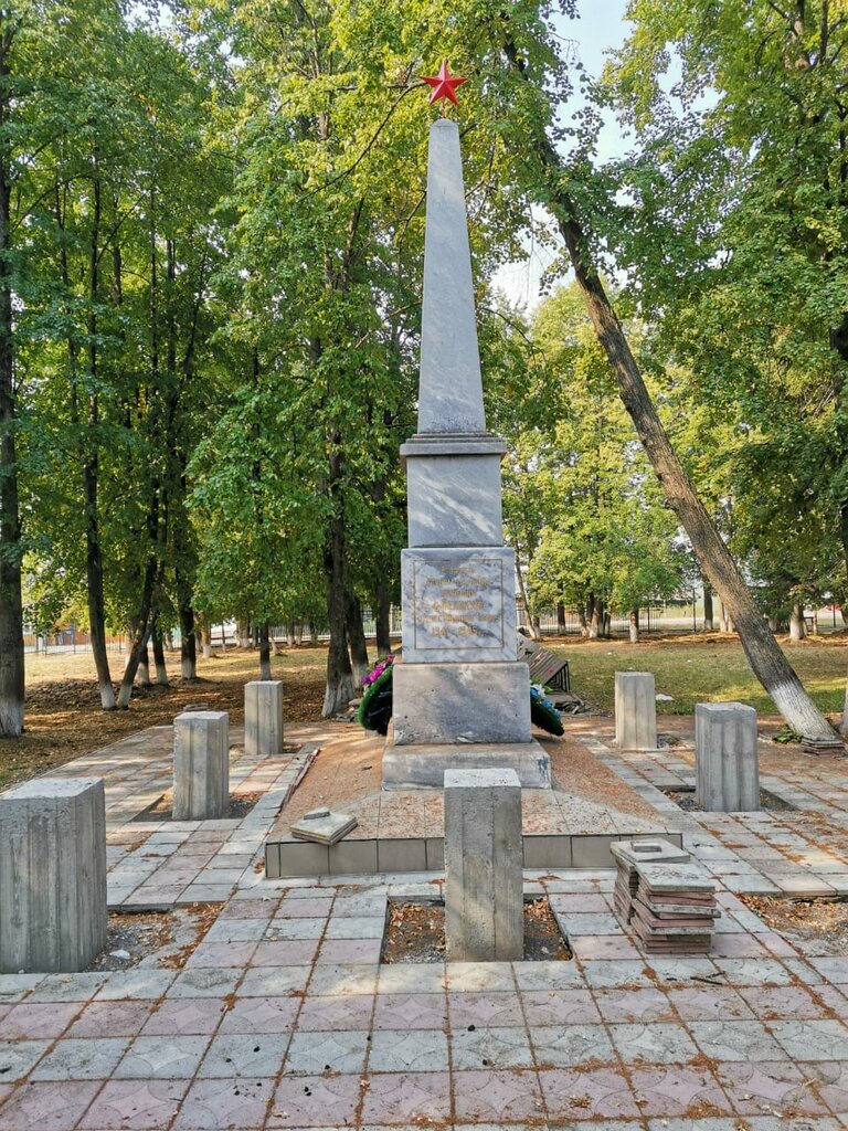Anıt, heykel Памятник погибшим в годы Великой Отечественной войны, Sverdlovskaya oblastı, foto