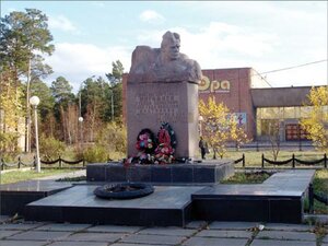 Обелиск Славы 1941-1945 гг (Irkutsk Region, Bodaybinskiy rayon, rabochiy posyolok Balakhninskiy), anıt, heykel  İrkutskaya oblastından