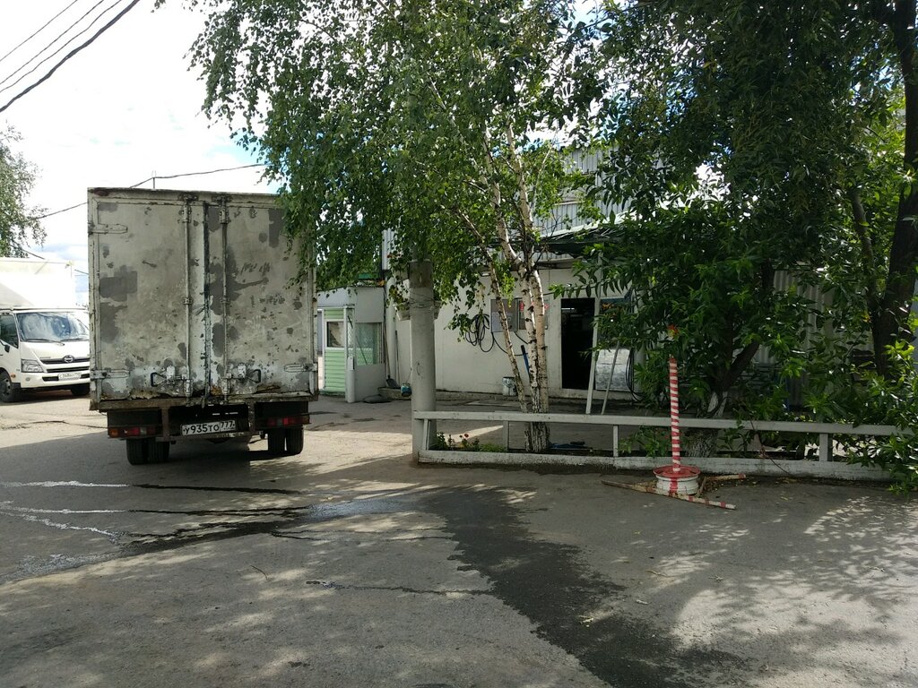 Oto lastik tamiri Tire fitting and repair, Moskova, foto