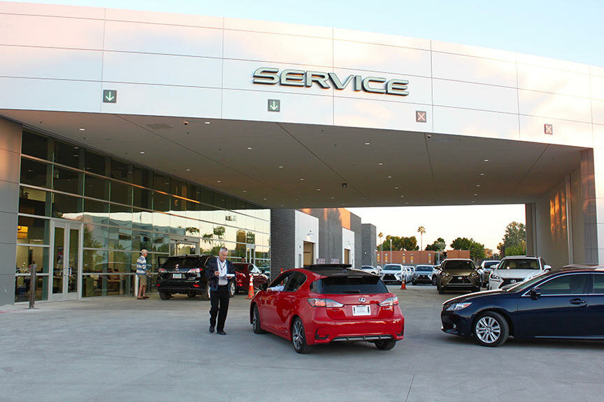 Otomobil satış galerileri Earnhardt Lexus, Phoenix, foto
