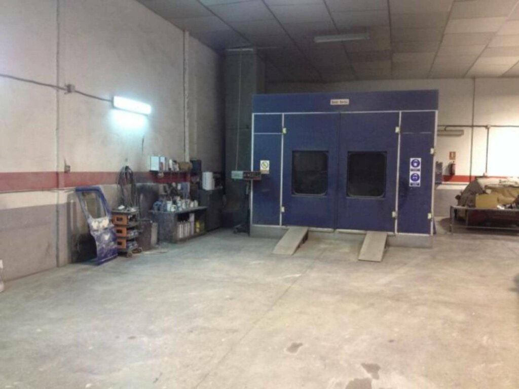 Oto kaporta Talleres Autochurriana, Endülüs, foto