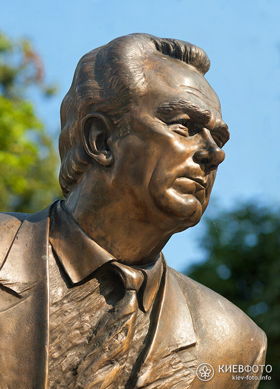 Anıt, heykel Valerii Lobanovskyi, Kiev, foto