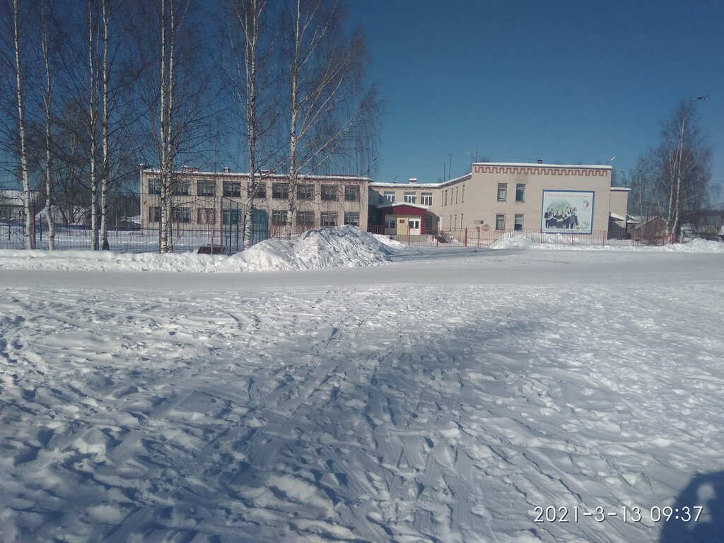 Ortaokul Srednyaya obshcheobrazovatelnaya shkola s. Ust-Vym Mbou, Komi, foto