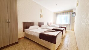 Priboy (Pionerskiy prospekt No:62), otel  Anapa'dan