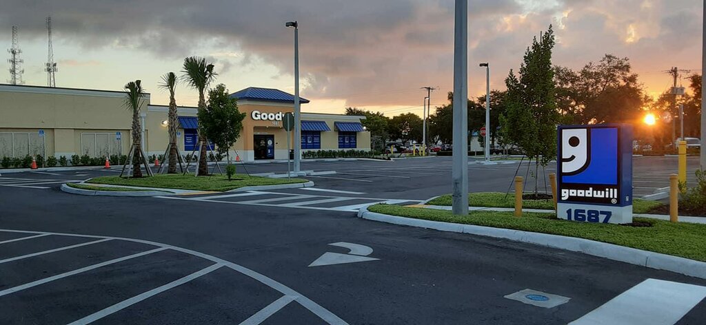 Sivil toplum kuruluşları Pine Ridge Goodwill, Florida Eyaleti, foto