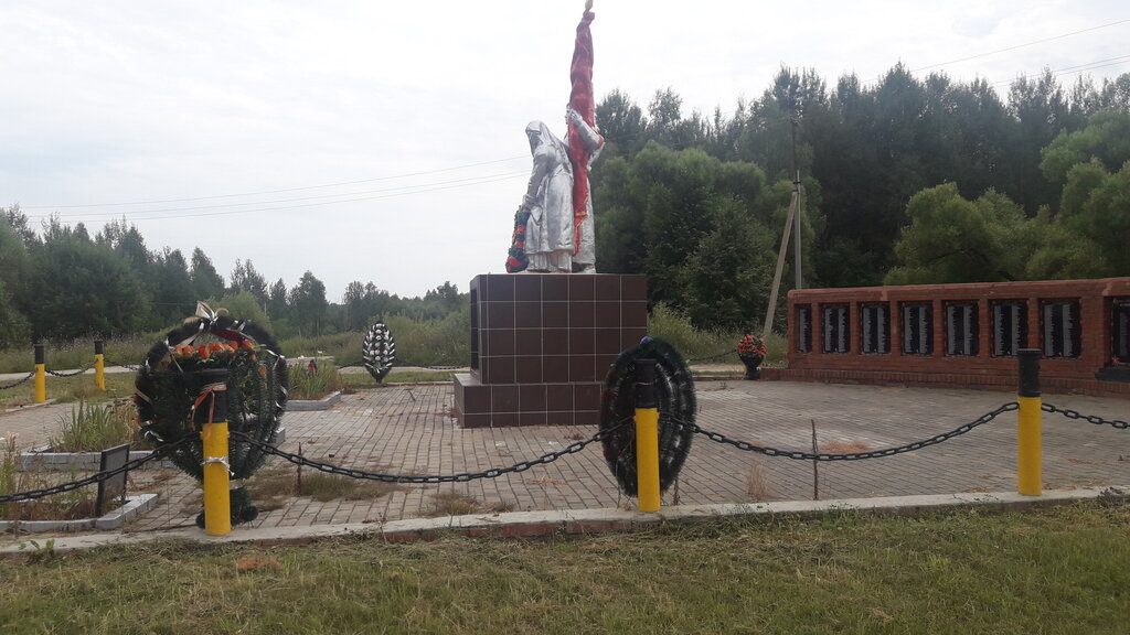 Anıt, heykel Братская могила № 090, Kalujskaya oblastı, foto