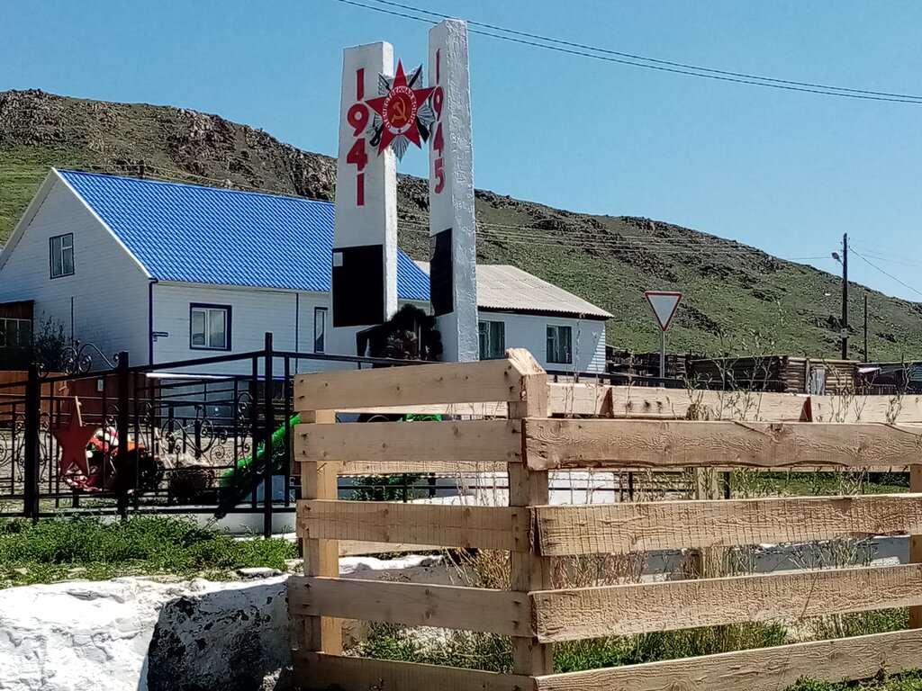 Anıt, heykel Обелиск односельчанам, павшим в Великой Отечественной войне, Altay Cumhuriyeti, foto