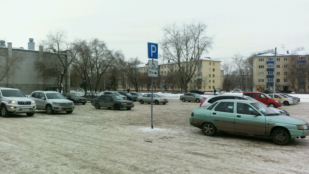 Otoparklar Parking lot, Omsk, foto