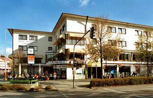 Dormero Hotel Burghausen (Robert-Koch-Straße No:15, Stadt Leipzig), otel  Burghausen'dan