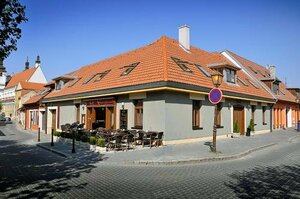 Pension & Restaurant Patriot Trnava (Trnavský kraj, Trnava), otel  Trnava'dan