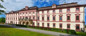 Muzeum lesnictví, myslivosti a rybářství – zámek Ohrada (Jihočeský kraj, Ceske Budejovice, Hluboka nad Vltavou), müzeler ve sanat galerileri  Güney Bohemya Bölgesi'nden