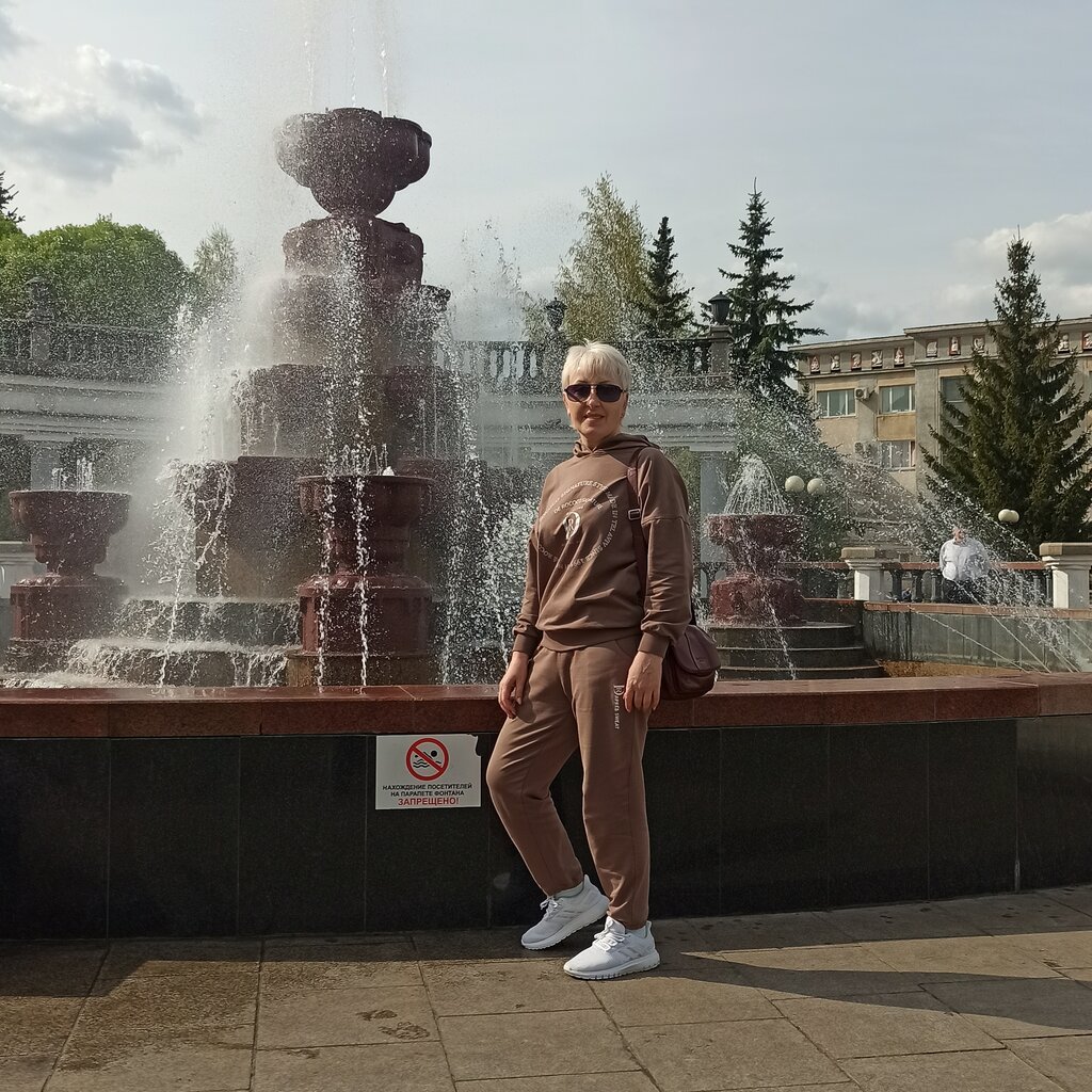 Park, sokak heykeli Сталевары, Novokuznetsk, foto
