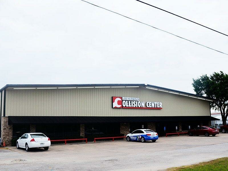 Oto kaporta Joe Hudson's Collision Center, Texas, foto